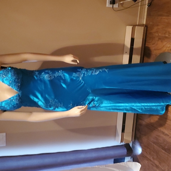 Laura | Dresses | Aqua Blue Satin Beaded Backless Dress Jewel ...
